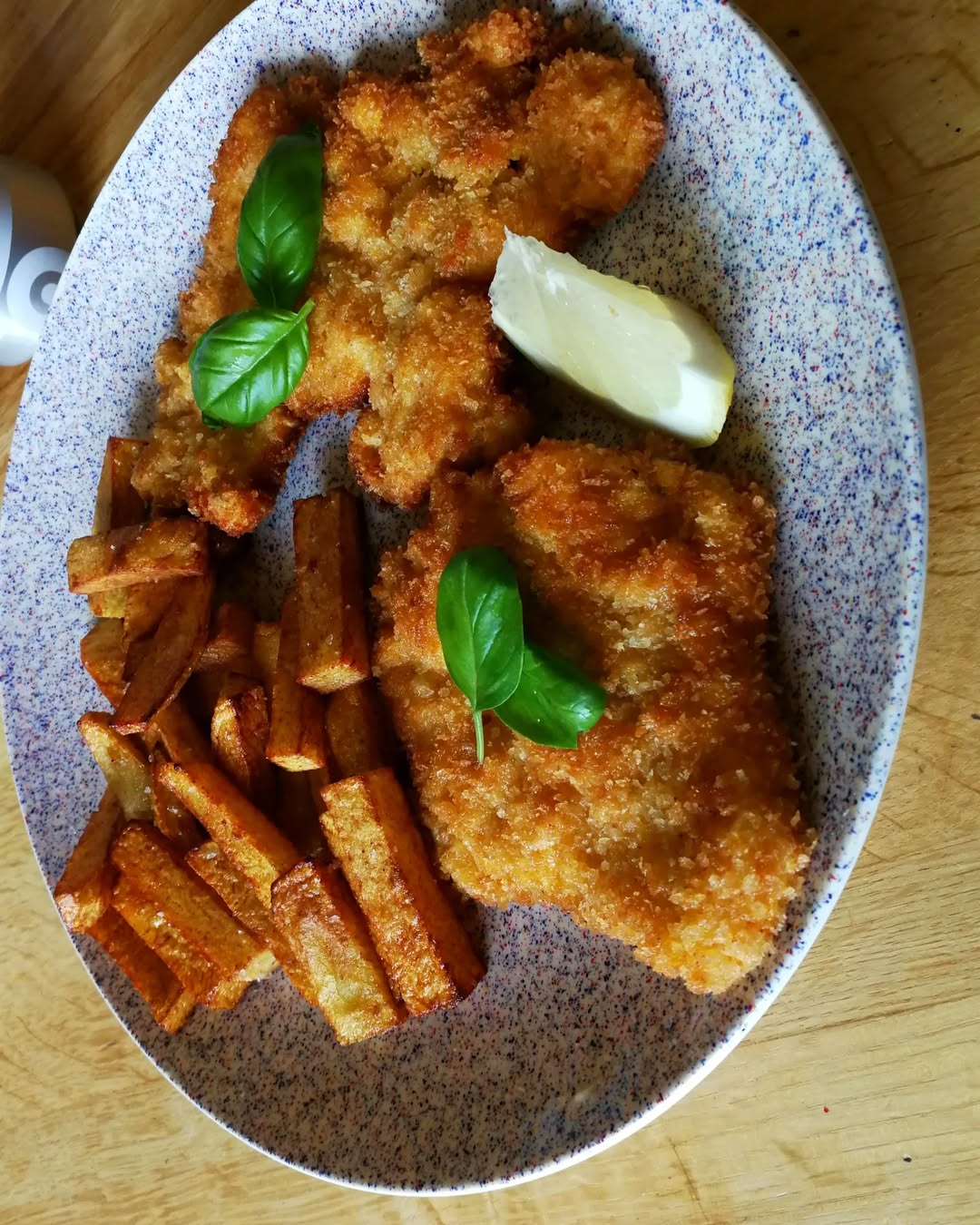 Tikras vokiškas kiaulienos šnicelis su bulvytėmis fri - ukzinios.lt